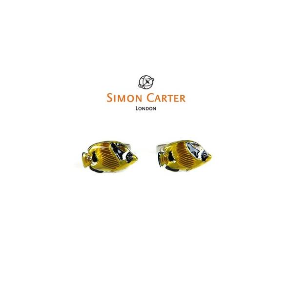 ◆ 特徴「キング・オブ・カフス」と称される英国のデザイナー、サイモン・カーターのカフリンクス。カフリンクスの「海の下」を漂うと名付けられた熱帯魚。深い定義と斬新で個性的なサイモンカーターならではのデザインをお楽しみください。◆ 内容カフリン...