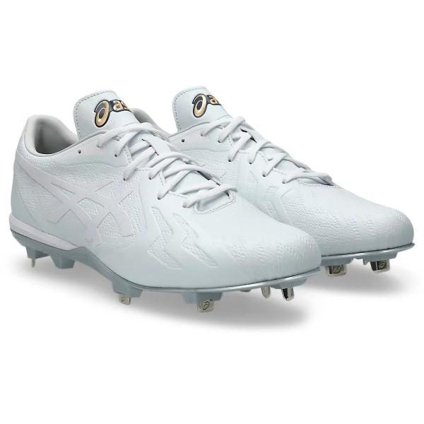 力強い一歩目の蹴り出しをサポート：前足部斜めに配置された屈曲溝と金具、スタッドの配置により、野球のプレーにおけるさまざまな方向へのグリップ力を発揮。フィット性：左右の激しい動きにもブレにくく、サポート性に優れたアッパー材で足へのフィット感を...