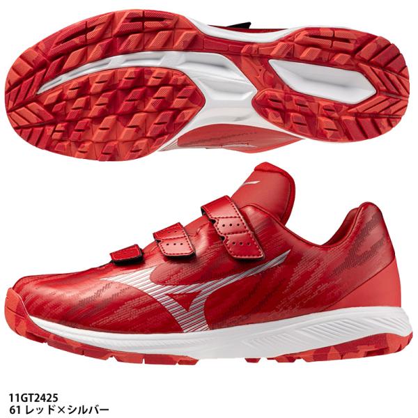 軽く、そして柔らかな足入れを追求。ライトレボシリーズのトレーニングシューズ。 2024ミズノセレクションモデル限定カラーで登場。●質量：約330g(27.0cm片方)●甲材：人工皮革●底材：合成底●ウィズ：3E相当の方向け●インソール：GC...