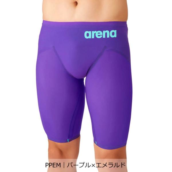 アリーナトップレーシングモデル。（競泳水着）「AQUAFORCE STORM MFタイプ」。公式大会に出場するために必要なWORLD AQUATICS（世界水泳連盟）承認モデルの布帛素材を使用した競泳水着。アリーナ史上初の”ねじり構造”によ...