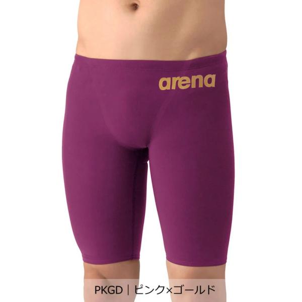 セカンドモデル「AQUAFORCE FUSION-ONE」シリーズの競泳水着。公式大会に出場するために必要なWORLD AQUATICS（世界水泳連盟）承認モデルで、初めて布帛水着に挑戦するスイマーにおすすめ。身頃に切り替えのない1パーツ仕...