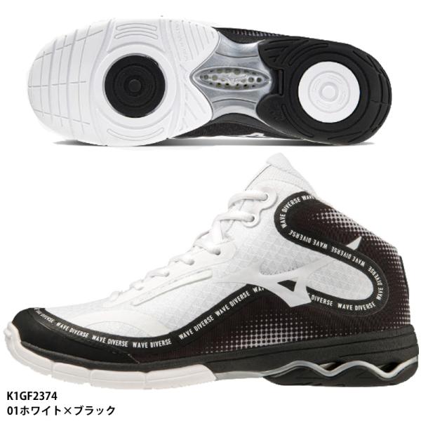 より軽くより柔らかくなった、ダンスエクササイズ向けの2代目DE。●質量：約250g(24.5cm片方)●甲材：合成繊維×人工皮革●底材：合成底●ウィズ：2E相当●インソール：カップインソール、取り外し可※製品改良の為、仕様の一部を予告なく変...