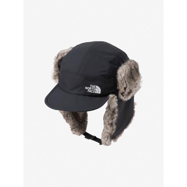 エクスペディション用の防寒ギアをモデルにした、寒冷地用のキャップ。表地には防水透湿性に優れたナイロンオックス生地を採用。耳当て部分のポリエステル素材のファーは、リアルファーのような色合いと肌触り。毛足が長く、デッドエアをため込み保温性を高め...