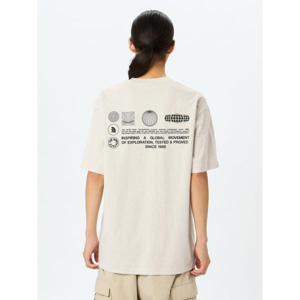 コットン100%の天然素材でありながら、化学繊維に近い速乾性を備えた生地を採用した半袖Tシャツ。けばだちの少ない糸を使用したニット生地は、なめらかな肌触り。洗濯をしても乾きやすいイージーケア性も魅力です。地球のグリッドをモチーフにした、グラ...