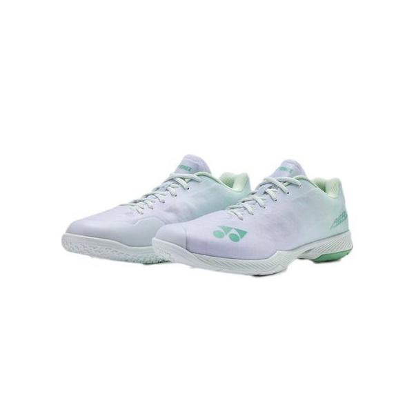 ヨネックス史上最軽量。軽量性・グリップ性が向上し、より素早いフットワークを生む。 ●アッパー：合成繊維●ミッドソール：合成樹脂●アウトソール：ゴム底●日本バドミントン協会審査合格品●重量：250g(26.0cm 片足)●ローカット●4Eワイ...