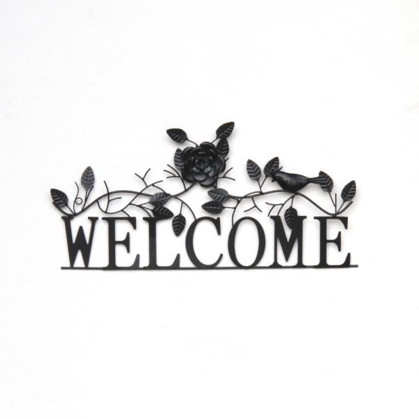 WELCOMEの文字の上に薔薇の花と枝、そして、鳥がデザインされているウォールデコレーションです。立体的に手作りされた花と鳥がオシャレで見るだけで癒されます。玄関そばの窓や壁に飾ればフレンチインテリアの雰囲気に♪鉄のワイヤーと鉄板を加工して...
