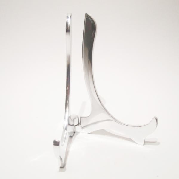 シルバーに輝き見た目も美しいアルミダイキャスト製の折り畳み式イーゼル。アルミ製は水に強く洗って清潔に保つことができます。お気に入りのお皿や額絵に写真額などを飾ってお部屋のインテリアとしてお楽しみいただけます。 材質：アルミダイキャスト製サイ...