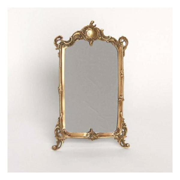 アンティーク感たっぷりの素敵なイタリアスタイルデザインのスタンドミラー（真鍮製)です。背面上下６か所のフックで鏡が取り外し可能ですので鏡補修やガラス板を誂えてのフォトフレームとしてのご利用もできます。真鍮のどっしりした重量感がありアンティー...