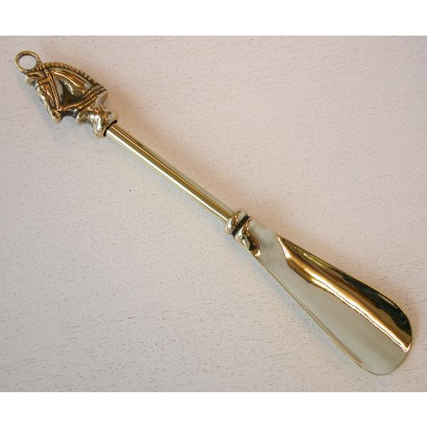 手に馴染み靴べらとしては最高に使いやすい真鍮（ゴールドカラー）製で運気も上がります！サロンや事務所、そして、ご自宅の玄関のインテリアになる靴べらです。このSTILARS（スティラーズ）イタリア製真鍮雑貨は、使い込むことにより表面が酸化して独...