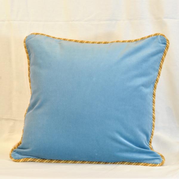 フランス社製生地を日本（京都）で縫製したお洒落で高級なエレガントシックなフランスインテリアのフランス製トリム付きクッションカバー♪コットン素材のベルベットフランス製生地にトリムが付いた高級クッションカバーです。フランスの生地メーカーComp...