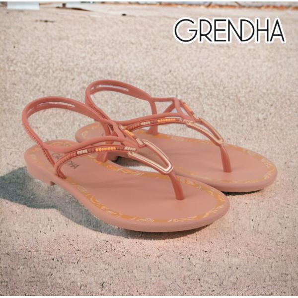 華奢なストラップデザインが女性らしい、バックストラップ付きのビーチサンダル。grendha（グレンダ）は1994年にブラジルで誕生しました。常に世界のトレンドを受け、それぞれに魅力的なカラーとディテールを施してリジナリティーのあるラインナッ...