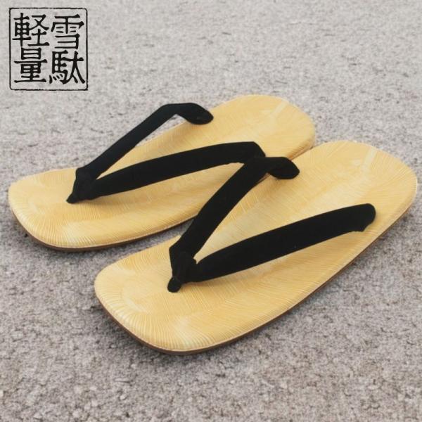 熟練された職人の手によって生み出されたこだわりの雪駄王道の定番デザイン底材に合成革素材を使用しましたので、安価でのご提供が実現！本来鼻緒に浅く引っかけかかとをはみ出してすり足で歩くのが粋な履き方とされていますお着物や夏の浴衣、甚平など和装ス...