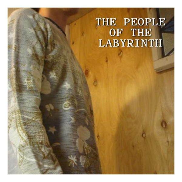 ギリシャ神話のワンシーンの様な 様々なモチーフが描かれたアーティスティックな絵柄が特徴的な 薄手のスウェットニット ブランド特有の繊細な色味と 大胆なプリントが他には無い 唯一無二の個性を出しています。