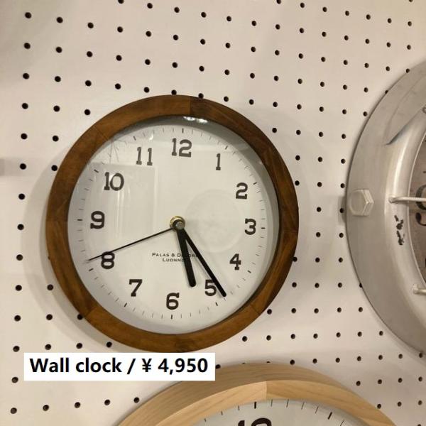 SIZE約W20.8xD.45xH20.8 cmMATERIALパイン無垢材　ガラス　専用スタンド電源単三電池　1個パインの無垢材が素朴な雰囲気の時計。こちらは掛け時計でも置き時計としても使える2WAY仕様になっています。置き時計で使用する...