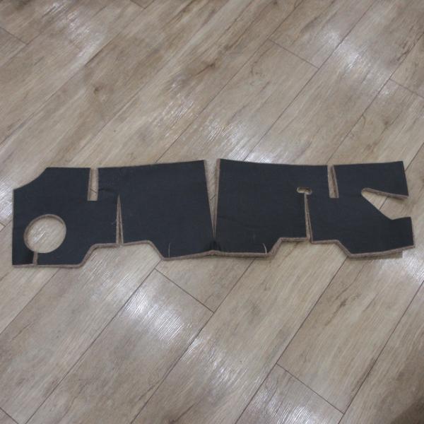 バルクヘッド エンジン ベイ フェルト サウンド プルーフエンジンルームのバルクヘッド部分に取り付ける消音材車種：MINI Mk1-2中央で2つ折りの状態で発送しますストック品の為若干の汚れ等ご了承ください