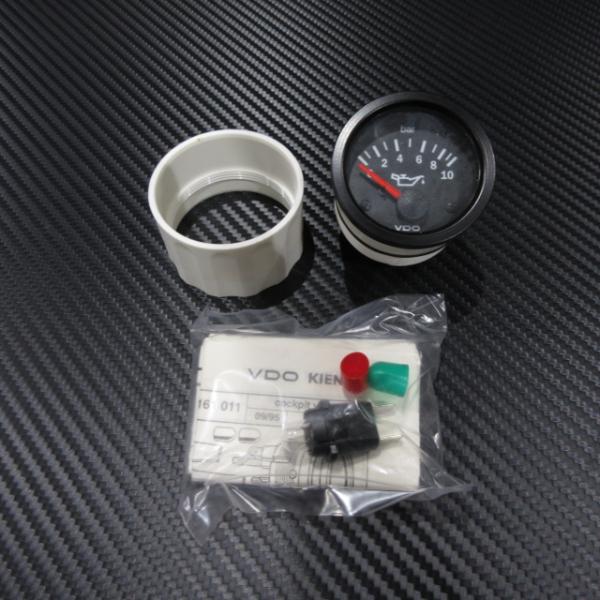 VDO 電気式 油圧メーター品番350-010-007K動作電圧24 Vパネル穴直径52 mm表示範囲0〜10Barデットストック品になります。箱に傷があります。