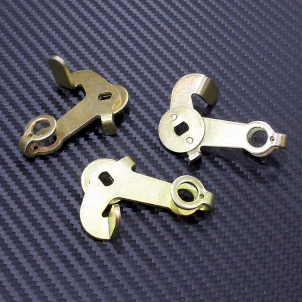 No.45DCOE 151/152に標準装着のレバーです。ツインキャブの同調を取るために使う場合は、4504800500スロットル同調レバーと組み合わせて使います。ファンネルを手前に見て右側へ装着。1個の価格です。
