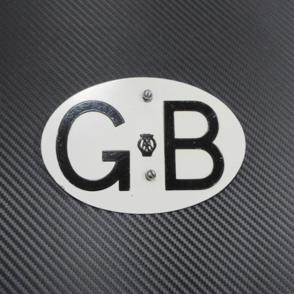 英国 AA GBプレート ホワイトGB PLATE英国Automobile Associationのロゴ入りGBプレート上部に若干の歪みがあります英国車のドレスアップやガレージ装飾などにおススメですサイズ（ｍｍ）：縦120＊横180*厚み1...