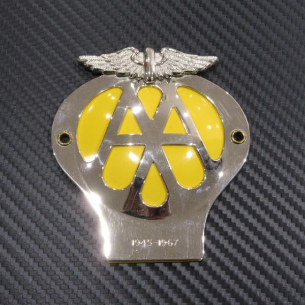NOSThe Automobile Association 1945-1967 カーバッジ英国AA オートモービルアソシエイションのカーバッジ1945-1967の刻印あり経年により小傷等ありますが状態良好ですサイズ(mm)：108*97