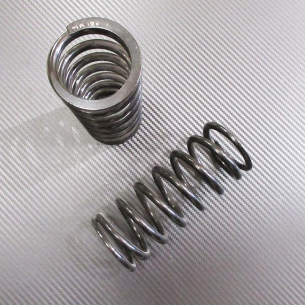 コイルスプリング ID:2.25in L:7in 180lb/in(3.21443Kg/mm)Coil Springサイズ内径2.25インチ*長さ7インチ*硬さ180ポンド/インチ価格は1本の価格となります。