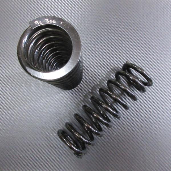 コイルスプリング ID:2.25in L:9in 300lb/in(5.35739Kg/mm)Coil Springサイズ内径2.25インチ*長さ9インチ*硬さ300ポンド/インチ価格は1本の価格となります。