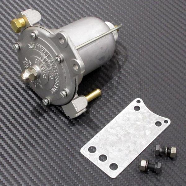 電磁ポンプの燃料圧力を調整し脈動を抑えます。レギュレター部は85mm径、総幅118mm高さ138mm。フィルターケースは丈夫なアロイ製。ホースは8mmに対応。