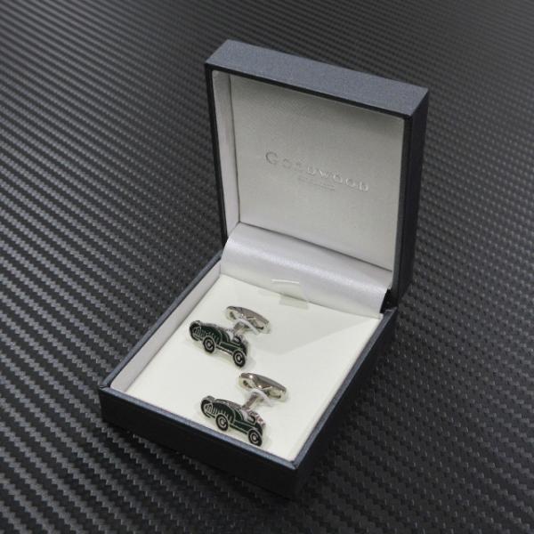 グッドウッド 車型 カフリンクス グリーンGoodwood Cartoon Car Cufflink'sブリティッシュグリーンのクラシックカー型のカフリンクスです袖元にさりげなく華を添えますGOODWOODのロゴ入りヘッドサイズ(mm)：1...