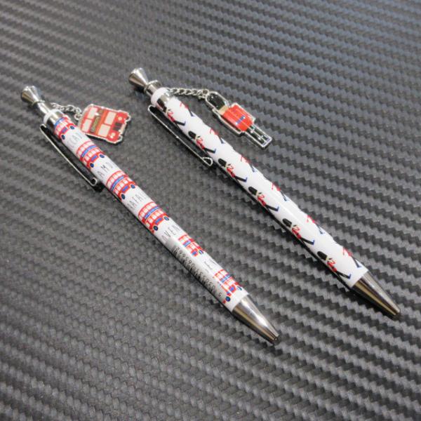 チャーム付きロンドン絵柄 ペン ブラックBritish marching queen guard slim Pen with charmサイズ(mm)：全長140、直径約10表示は1本の価格です