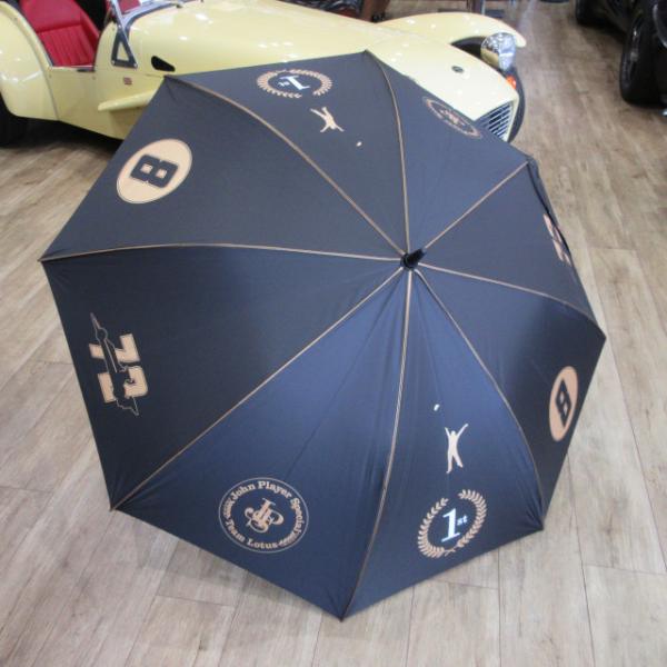John Player Special Team Lotus アンブレラ 長傘チームロータスのジョンプレイヤースペシャル柄の長傘です内側はゴールドカラーカラー：ブラック＆ゴールドサイズ（mm)・直径1350・長さ1010※手測りのため若干の...