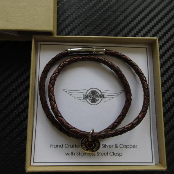 MORGAN モーガン　レディース レザーブレスレットTracy Anne Jewelleryブラウンレザーを編んだ丸紐を二重に巻き使用するブレスレット。モチーフのハートは淡いピンク色でキュートなデザイン。アクセサリートップ　リバーシブル　...