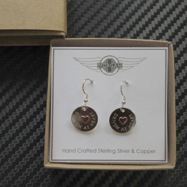 MORGAN モーガン　レディース ピアス　フックU字タイプTracy Anne Jewelleryアクセサリートップ　丸プレート　DRIVEN AT HEART ハート絵柄/morgan ロゴモチーフのハートは淡いピンク色でキュートなデザ...