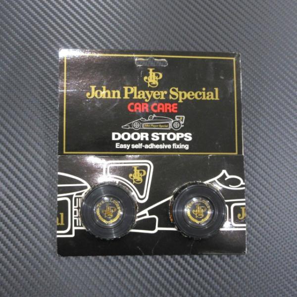 JPS ドアストッパー バッファー 2個セットJhon Player Special DOOR STOPSJPSロゴ入りのドアバッファーです裏側両面テープタイプサイズ(mm)・本体：直径49、厚み15・パッケージ：183*165新品ですが、...