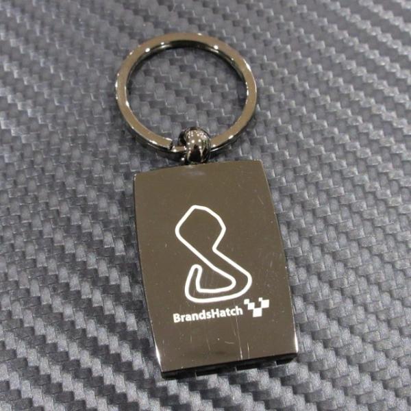 ブランズハッチ カーボンキーリングBrandsHatch Keyring Carbonサイズ(mm)・本体：43*30*5・リング内径：27重量(g)：39新品ですが若干の傷等あるものがあります外箱に傷みがありますご了承ください