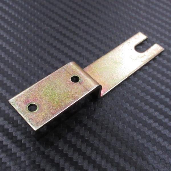 オイルクーラーダクト リテンション ブラケットBracket, oil cooler duct retentionエスプリ ESPRIT 1993 - 2004MY品番：A082B5094FNo.55のパーツですデットストック品です※ネコポ...