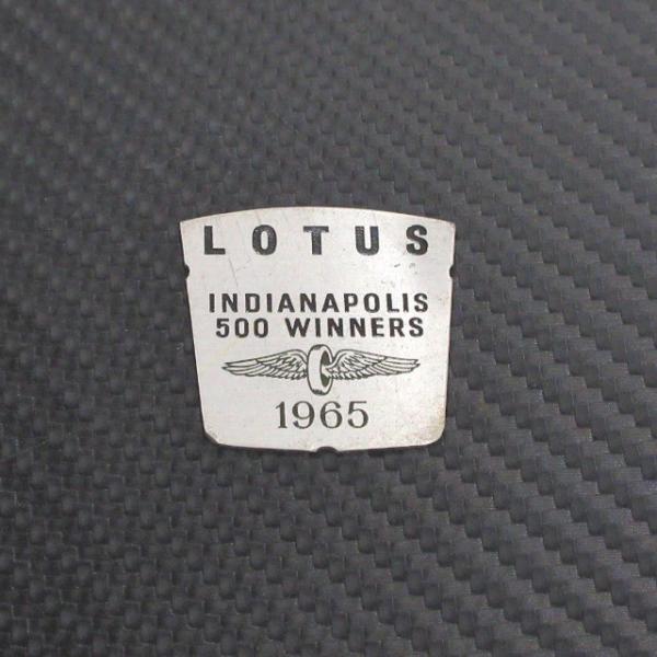 ロータス純正 バッジ INDIANAPOLIS 500 WINNERS 1965 ／ LOTUS CORTINA,ELANインディアナポリス500 Winner 1965バッジ品番：X036B0501Aデットストック品です長期保管品のため若...