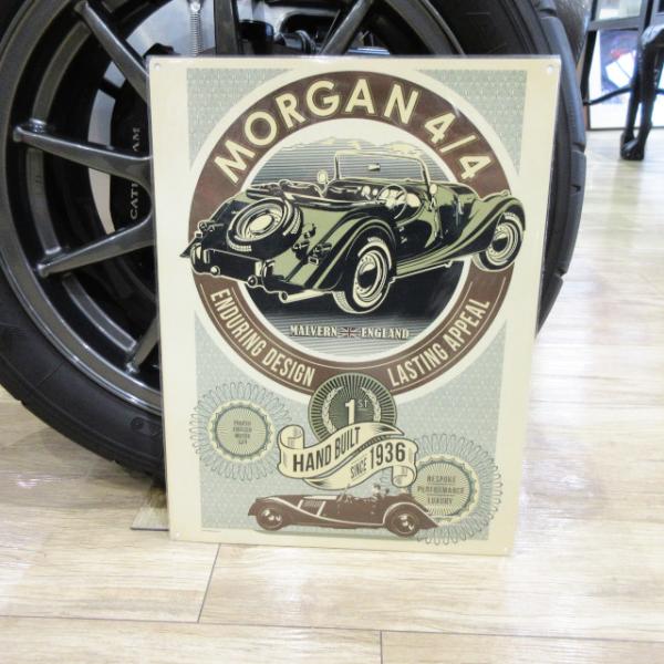 モーガン4/4　アンティーク調サインプレート縦掛けデザインMORGAN4/4ENDURING DESIGN LASTING APPEAL1st HAND BUILTSINCE1936PROPER ENGLISH MOTOR CARBESPO...