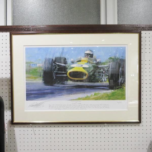 Raising the Bar ／ Jim Clark - Lotus49 1967年の第3戦オランダグランプリでデビューウィンを果たしたLotus49とジム・クラーク作者直筆サイン入りブラウンの木製フレームにマット付きで額装しています（フ...