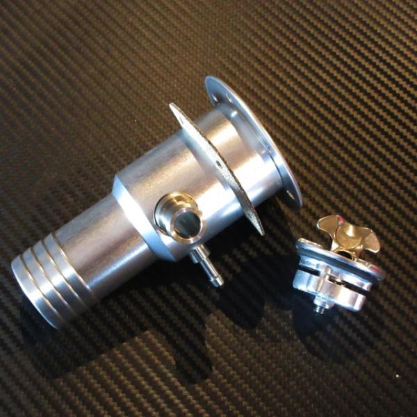 フューエル フィラーキャップ車種：LOTUS 2-ELEVENネックホース径(mm)：39.7リターンホース径(mm)：16.0鍵がかからないタイプですサイズが合えば汎用として使用可能です※新品ですがデットストックのためお値打ちに提供しています