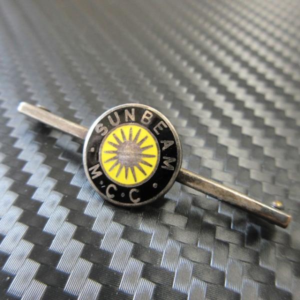 サンビーム モーターサイクルクラブ ピンバッジSUNBEAM MOTER CYCLE CLUB pinbadgeサイズ(mm)：エンブレム部分直径10、厚み1留め針長さ(mm)：43※経年により若干の傷みがあります　ご了承ください※ネコポス...