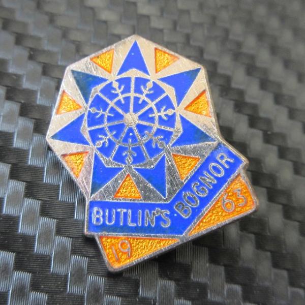 ブトリン ボグナー 1963 エナメル ピンバッジBUTLIN'S BOGNOR 1963 エナメル ピンバッジ 英国J.R.GAUNT社製のエナメルの美しいピンバッジですサイズ(mm)：25*20*1.5留め針長さ(mm)：18※経年によ...