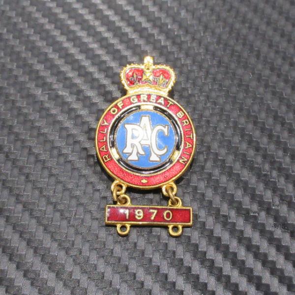 RALLY OF GREAT BRITAIN R・A・Ｃ エナメル ピンバッジ ／ 1970RAC ラリーオブグレートブリテンのビンテージピンバッジですエナメルが美しいデザインですサイズ（mm）：51*28*2（年号プレート含む）針長さ（m...