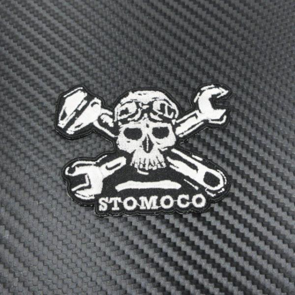 ACE CAFE Skull クロスバッジStonebridge Motor Companyスカルモチーフのクロスバッジです英国仕入品裏面に糊がない縫い付けタイプクロスバッジサイズ(mm)：65*88※ネコポス対応商品