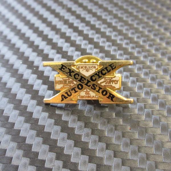 Excelsior Autocycle ピンバッジ中古品のため、若干の汚れ等ありますサイズ(mm)：12*25*1ピン長さ（ｍｍ）：7※経年により若干の傷み等あります※中古品のため、汚れ等含め現状売りです※ネコポス対応商品