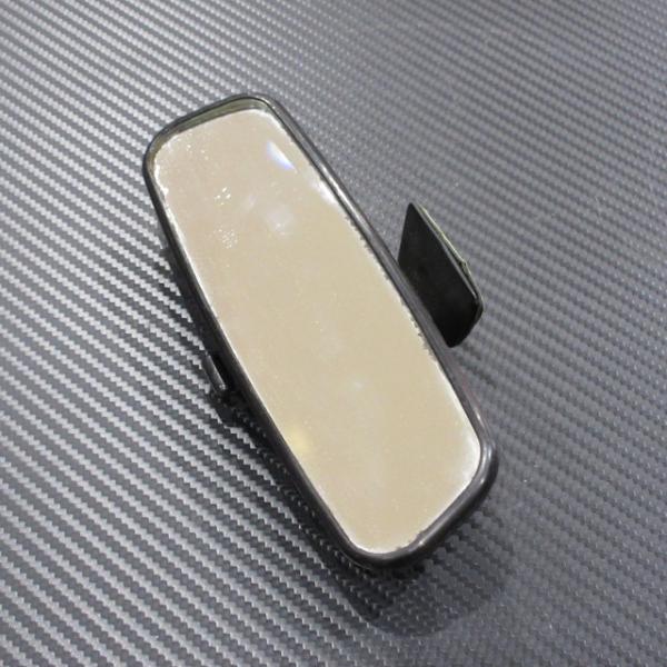 ウィンガード インテリア リアビューミラー 防眩機能付き フラット 1107WINGARD INTERIOR MIRROR鏡面縁部分に傷みがあります両面テープで固定するタイプですが経年により難ありますご使用の際は、新たに両面テープなどで固定...