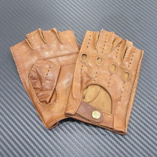 クラシック ラム ハーフフィンガー ドライビング グローブ /レザー ブラウンDRIVING GLOVES - HALF FINGER BROWNアンティーク感のあるクラシックブラウンの上質な天然シープスキン。柔らかさとフィット感のよさは長...