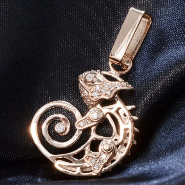 商品番号:DWZ00339使用貴金属:K18PG（18金ピンクゴールド） 刻印有り使用石:ダイヤモンド計0.16カラット 刻印有り総重量:約1.9gサイズ:トップ本体 横:約19mm 縦約34mm 厚み:約5.0mmバチカン内径 縦幅:約9...