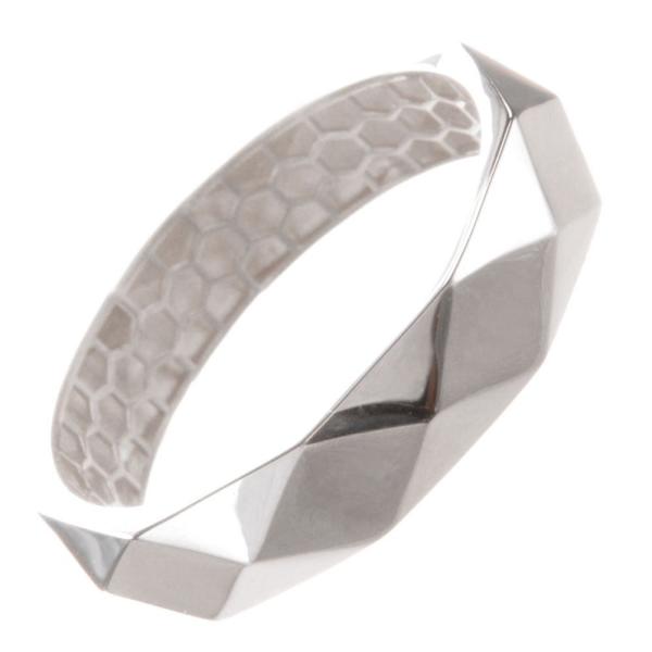 商品番号:FGX00386使用貴金属:K18WG(18金ホワイトゴールド) 刻印有り総重量:約2g 17号で計量サイズ 幅（リング上部）約4.6mm 幅（リング下部）約4.6mm厚み（リング上部）約1.9mm（リング下部）約1.9mm付属品...