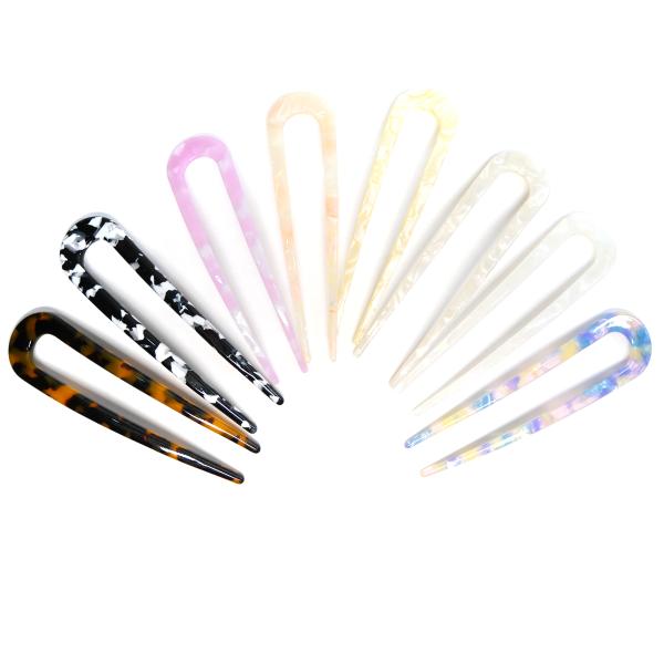 かんざしです。べっ甲orマーブル柄のシンプルお洒落なデザインです。使い易い二本足タイプです。普段使いから、浴衣や和服などの和装にもお勧めです。商品説明素材:プラスチックサイズ：約3cm×11.5cm重さ：約8g