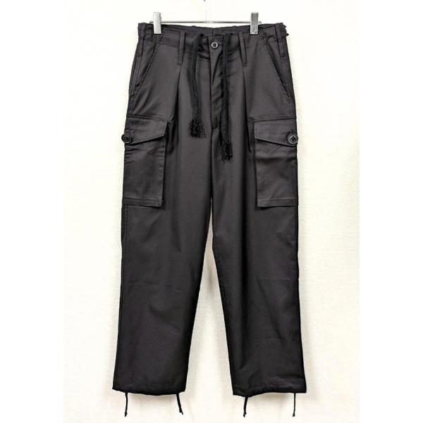 特殊部隊SASで使用されることでも有名なブラックフィールドトラウザーズが入荷しました！　レプリカではない、正規なコントラクトが記載された希少な本物の未使用品です。ブラックのリップストップ素材にパラシュートボタン、ウエスト内部にはブリティッシ...