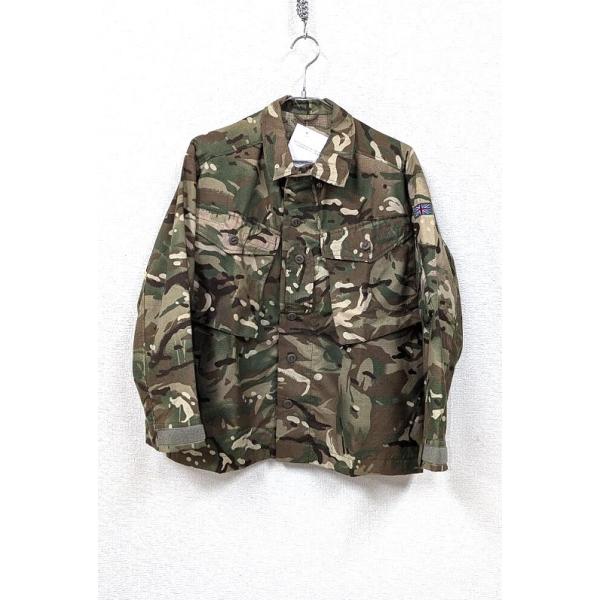イギリス軍のエアクルーが（一部ARMYにも支給されています）実用するMTPジャケットが入荷しました！　シンプルな2ポケットのデザインから、ぱっと見でARMYのバラックジャケットと混同する方もおられるかもしれませんが、こちらはエアクルーの支給...